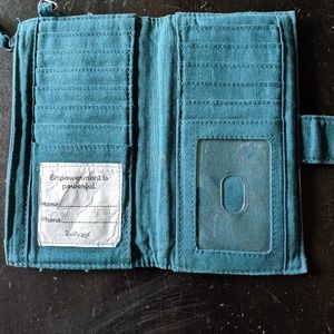 thirty-one | Bags | Thirty One Retro Metro Wallet In Sea Plaid | Poshmark